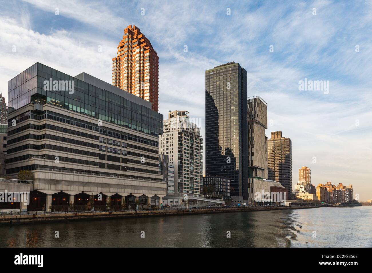 Side view tall building hi-res stock photography and images - Alamy