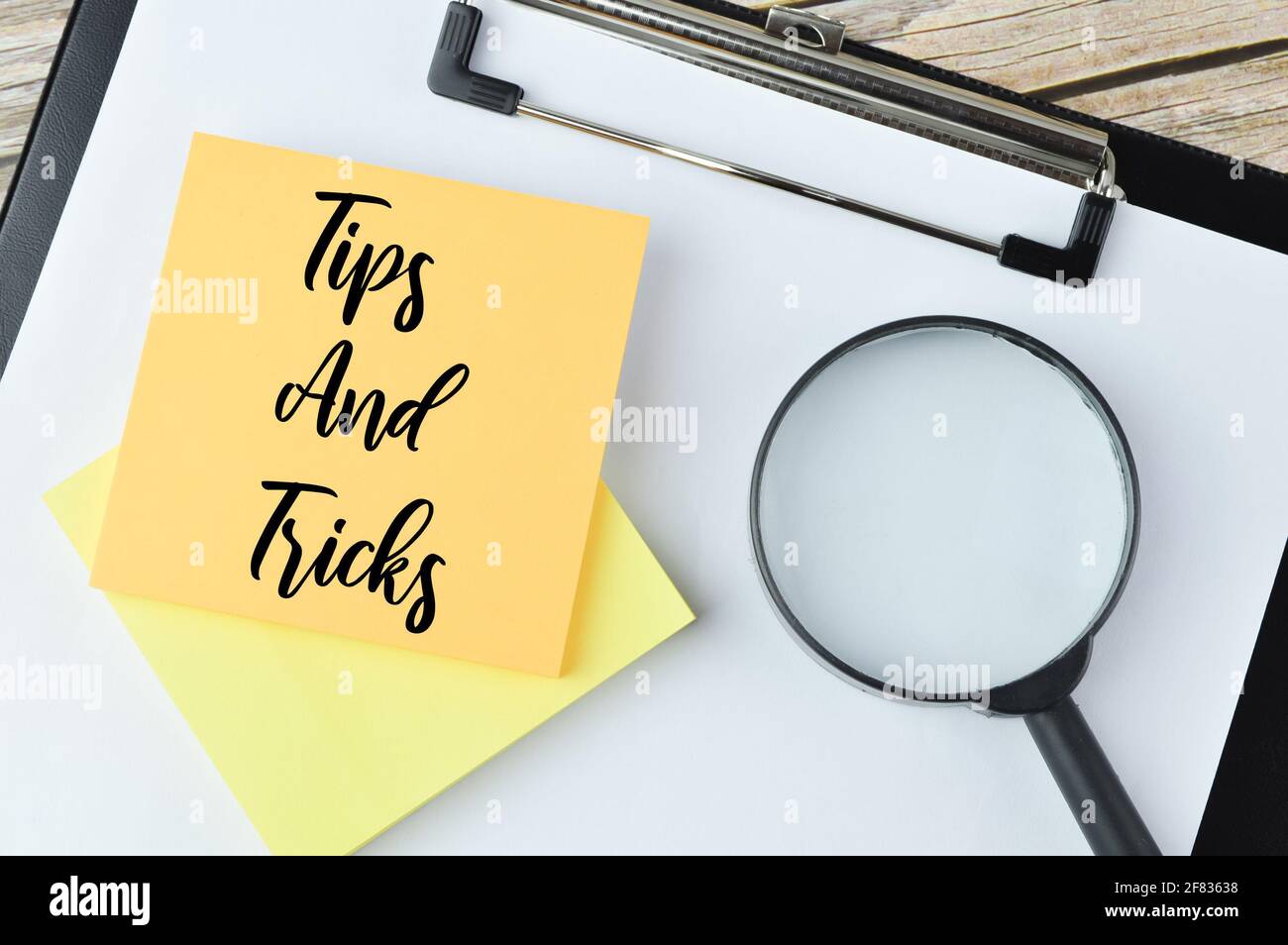 Magnifying glass sticker hi-res stock photography and images - Alamy