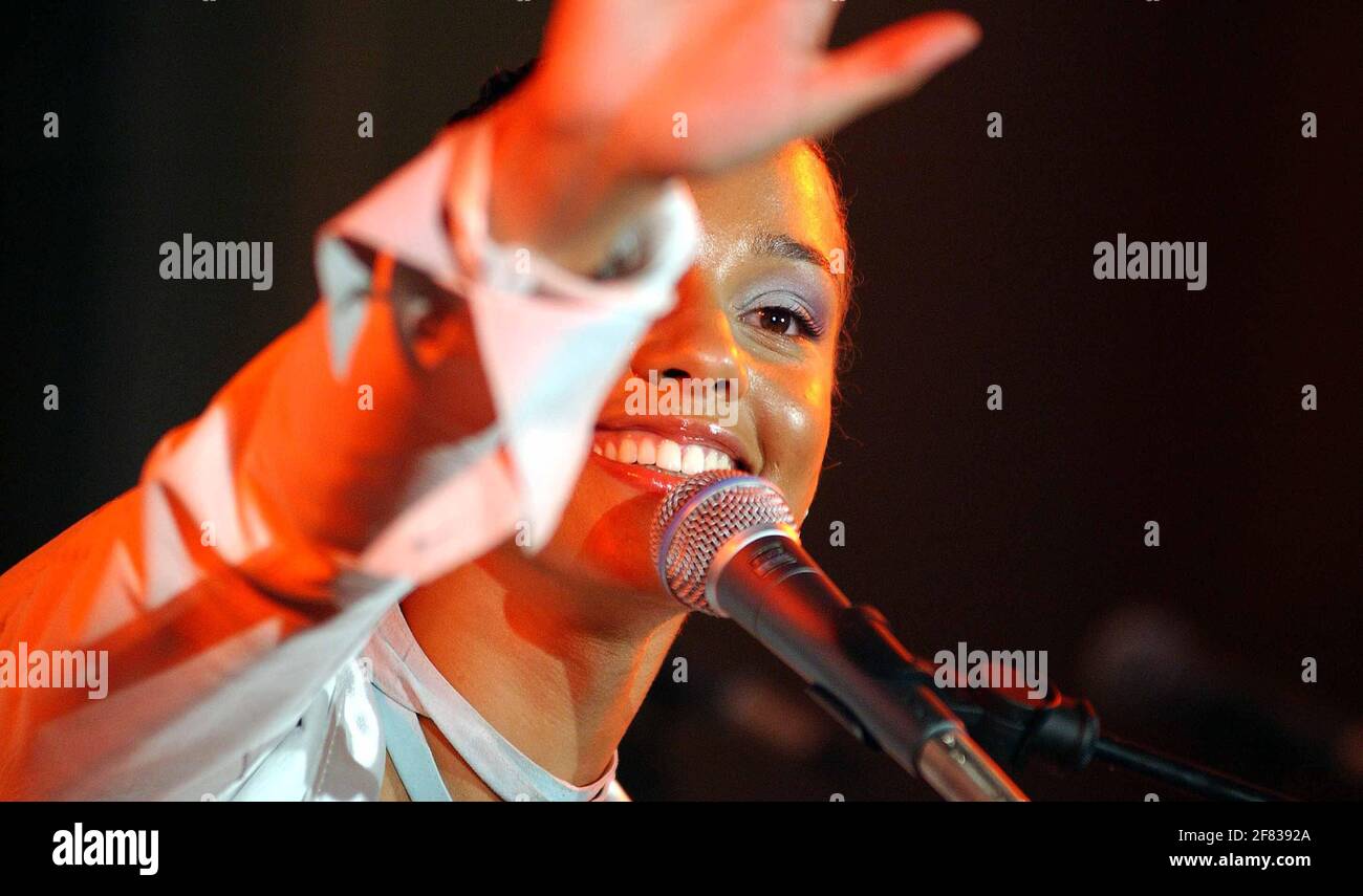 Alicia keys 2002 hi-res stock photography and images - Alamy