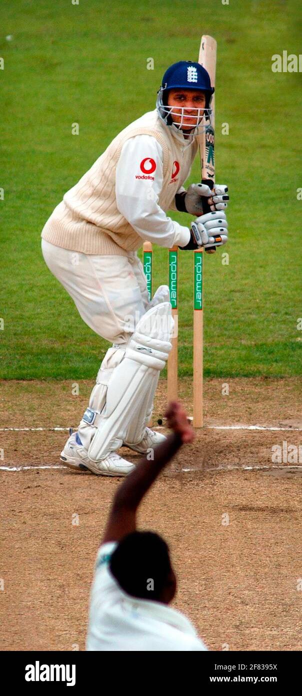 3RD TEST ENGLAND V SRI LANKA AT OLD TRAFFORD 14/6/2002 MARK BUTCHER AND ...