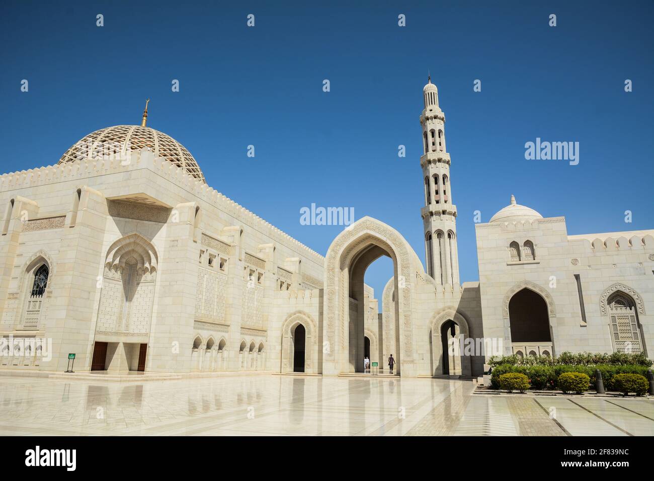 Muscat (Oman): the Great Mosque Stock Photo - Alamy