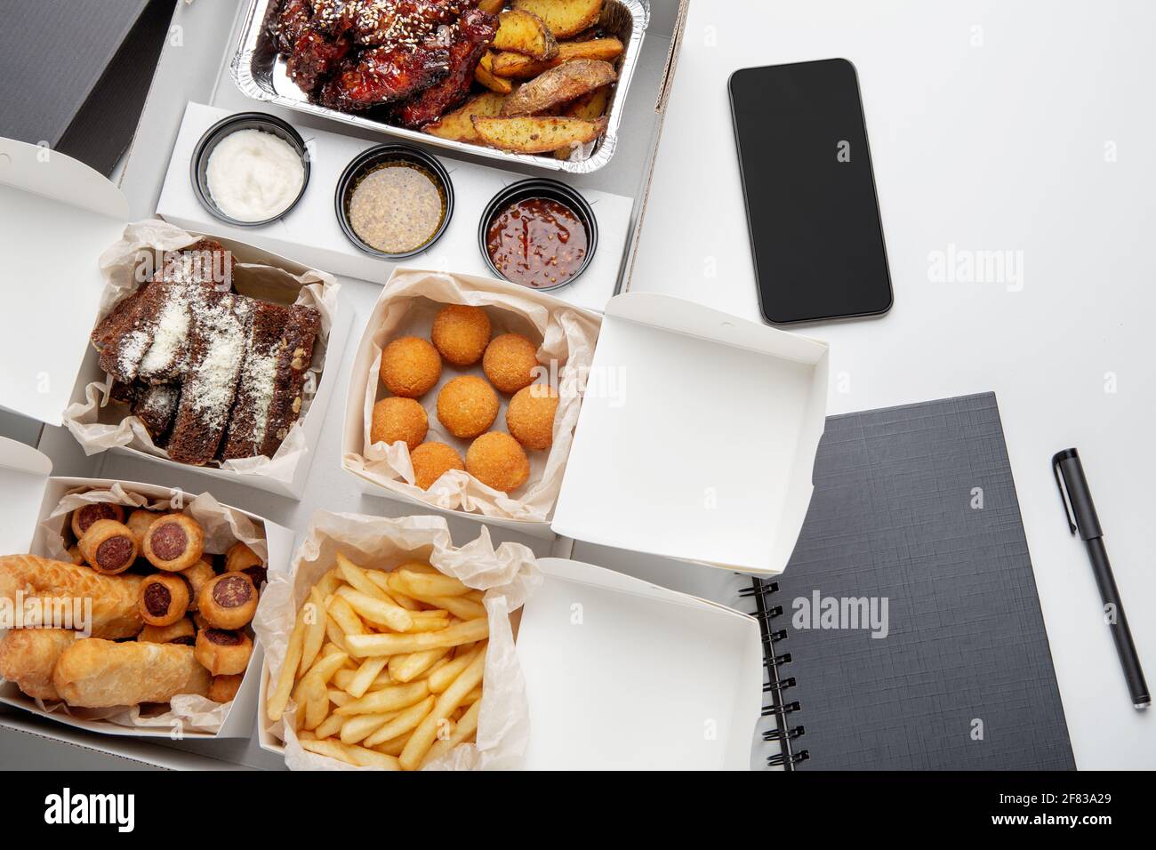 Delicious fast food, restaurant menu and delivery to client home or ...