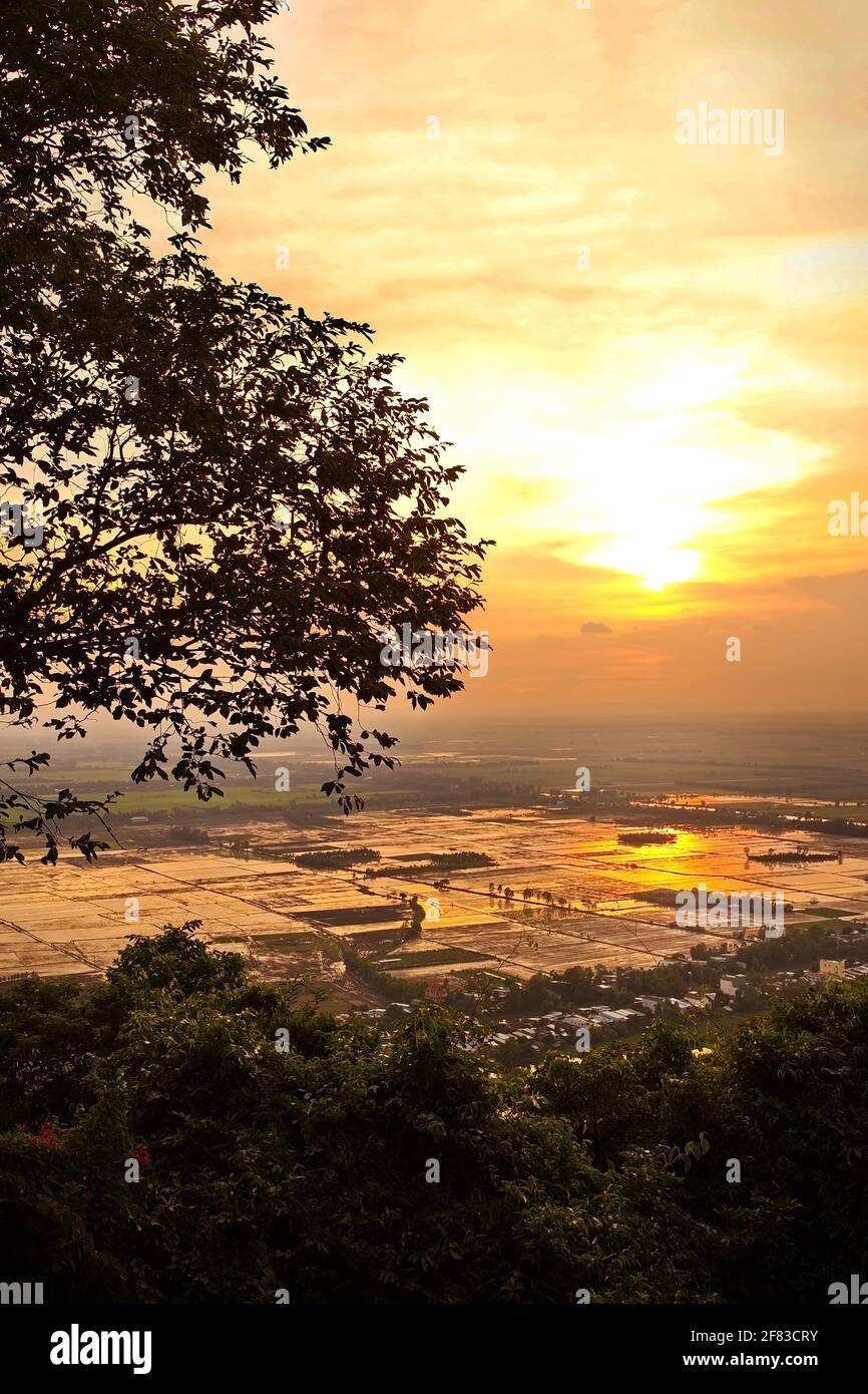 Vietnam silhouette hi-res stock photography and images - Alamy