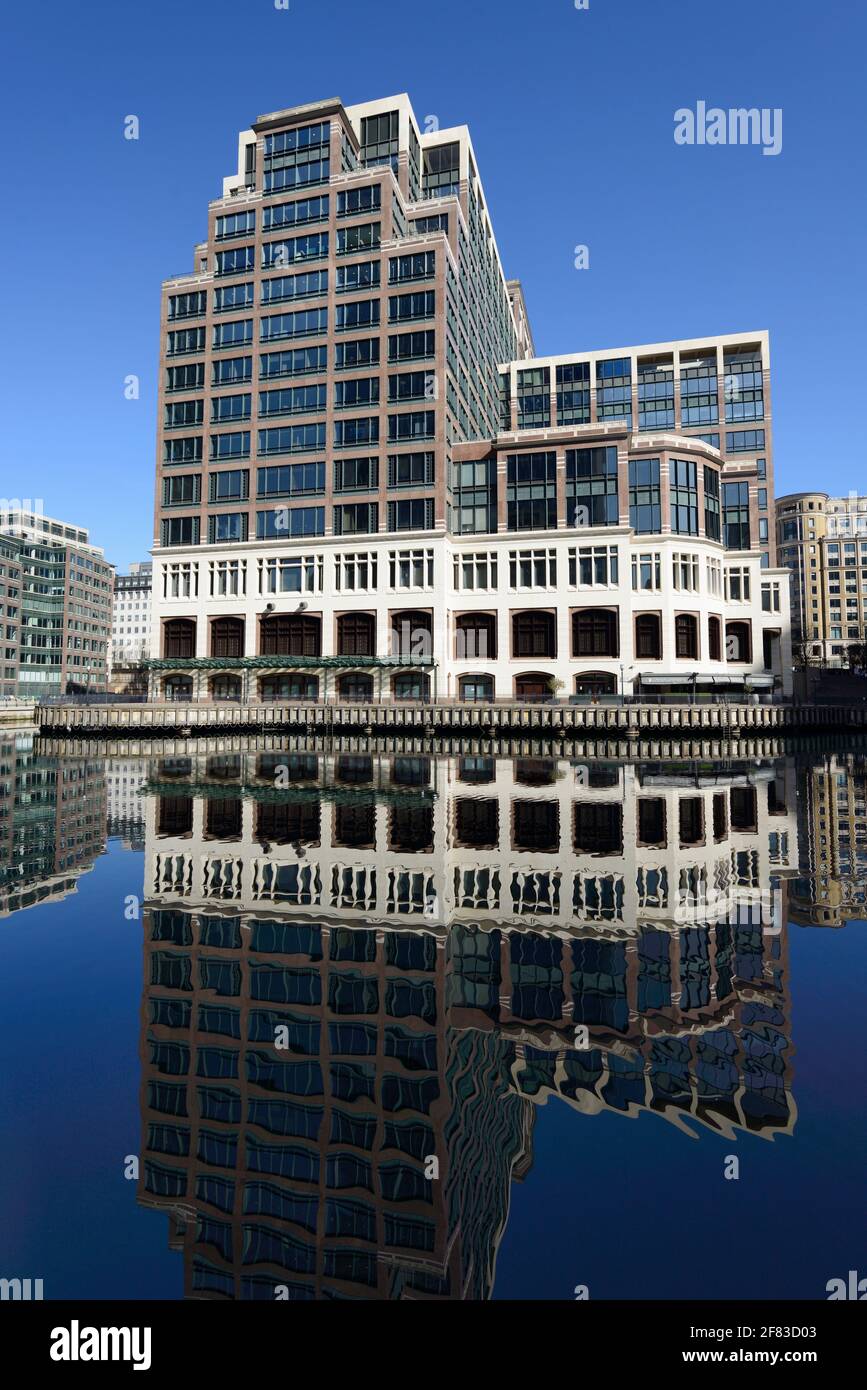 25 Cabot Square, Mackenzie Walk, Canary Wharf, East London, United ...
