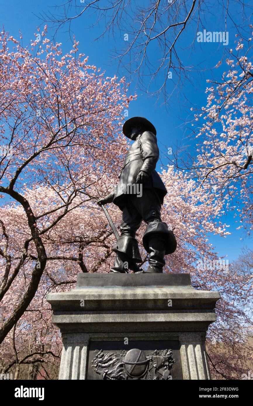 The Pilgrim Statue, Pilgrim Hill, Central Park, NYC Stock Photo - Alamy