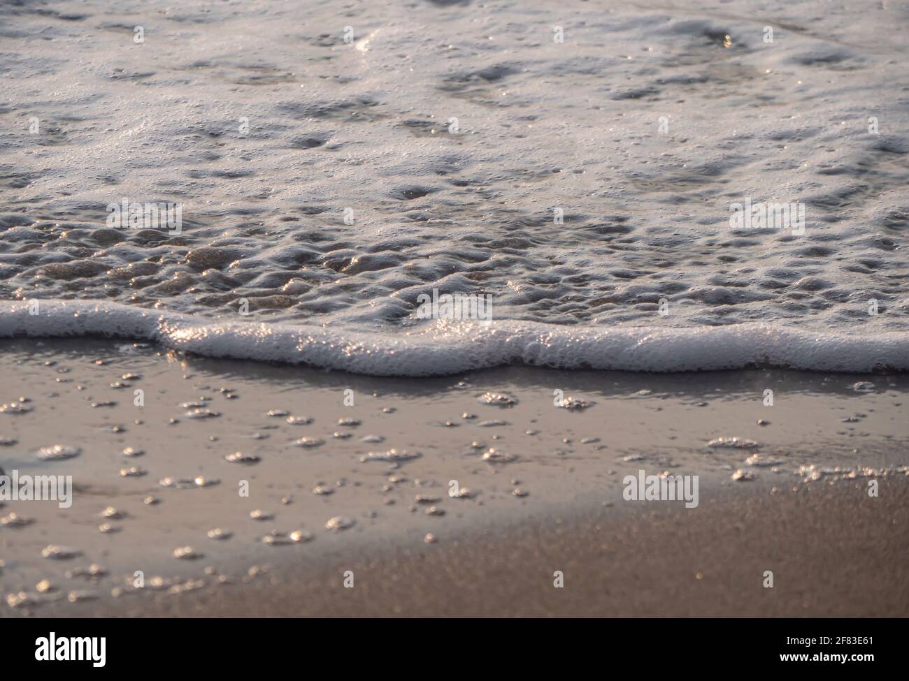 Wave splash sea beach hi-res stock photography and images - Alamy