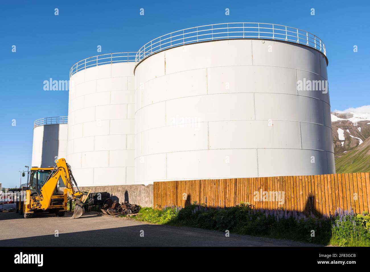 Business tanks hi-res stock photography and images - Alamy