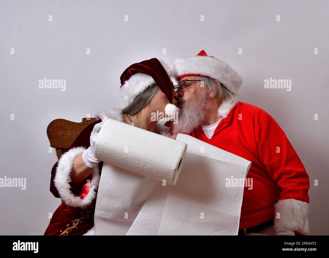 Santa mrs claus kissing hi-res stock photography and images - Alamy