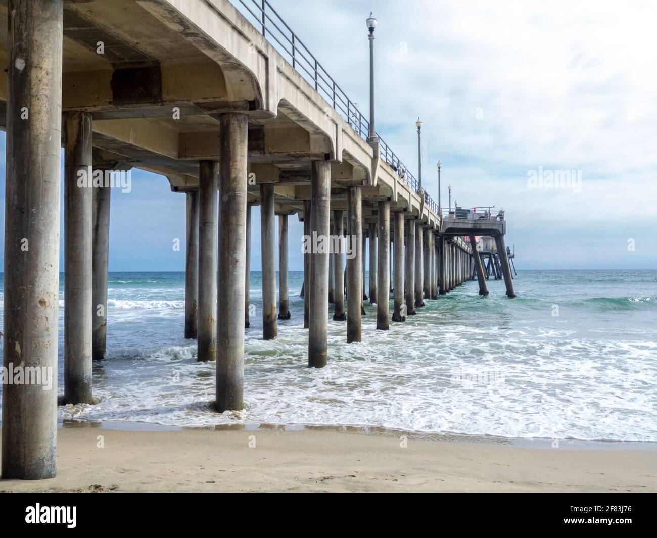 Pier pathway hi-res stock photography and images - Alamy