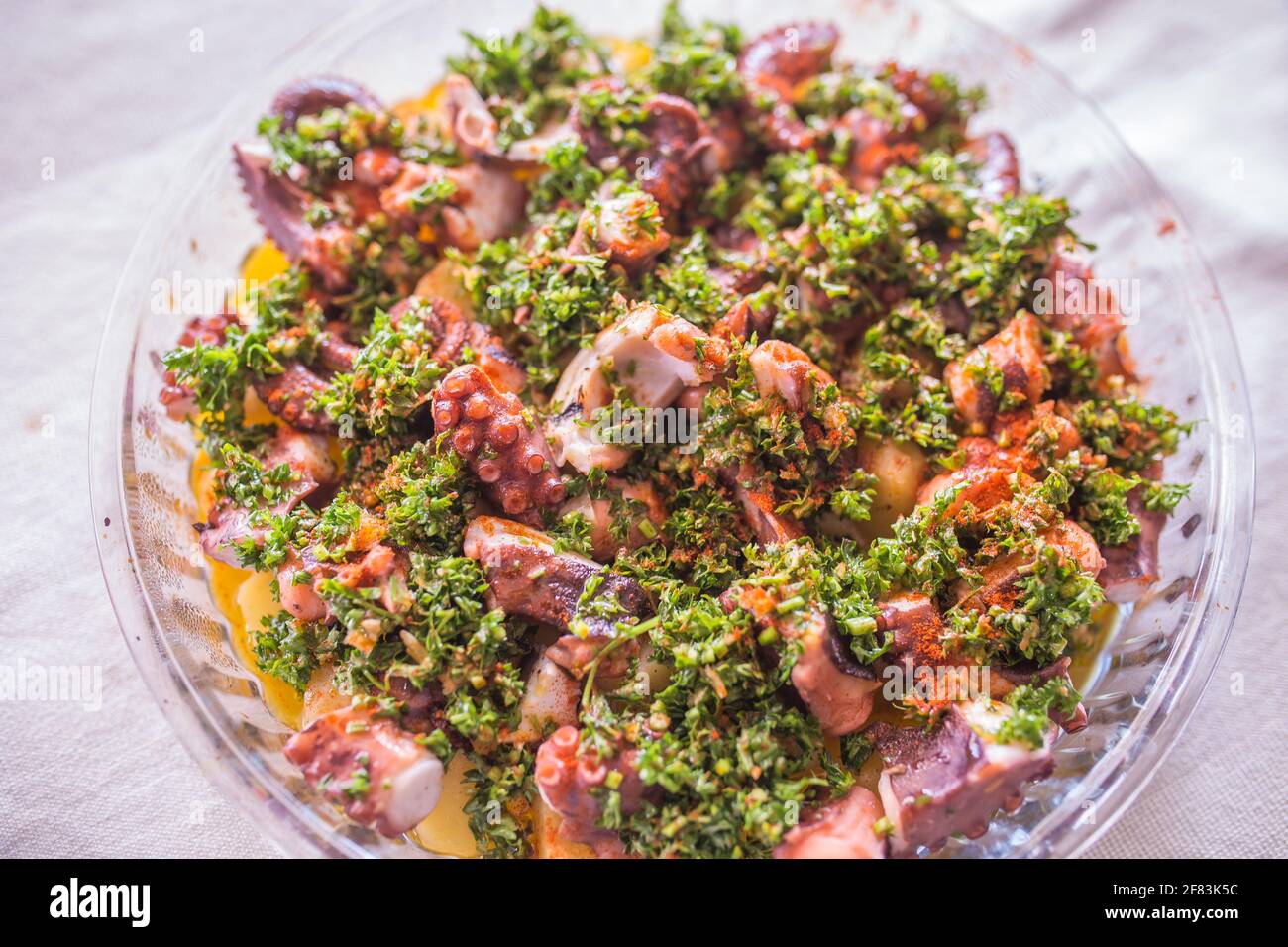 Octopus in its home hi-res stock photography and images - Alamy