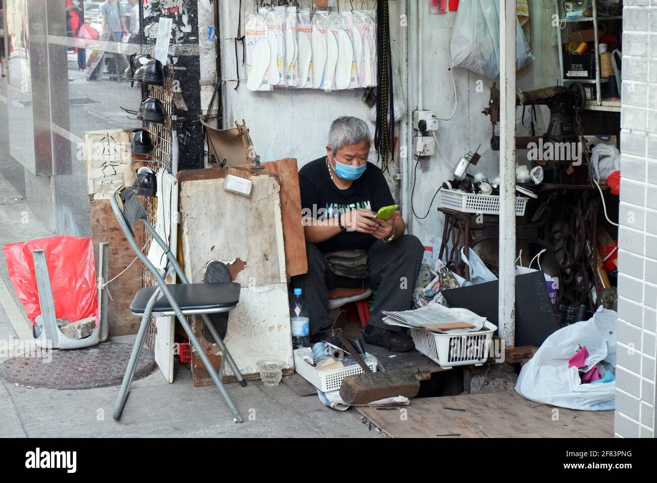 Repairing things hi-res stock photography and images - Alamy