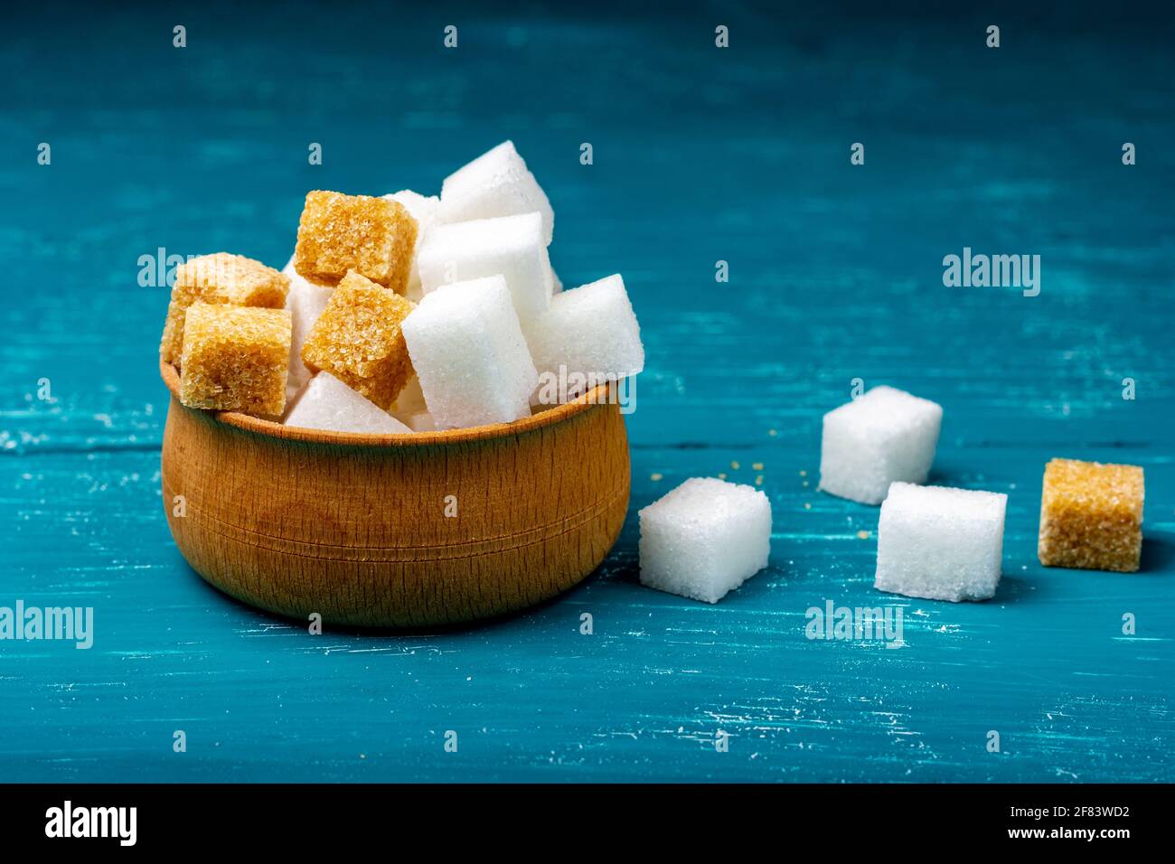 Sugar granules. Wooden cup full of sugar Stock Photo - Alamy