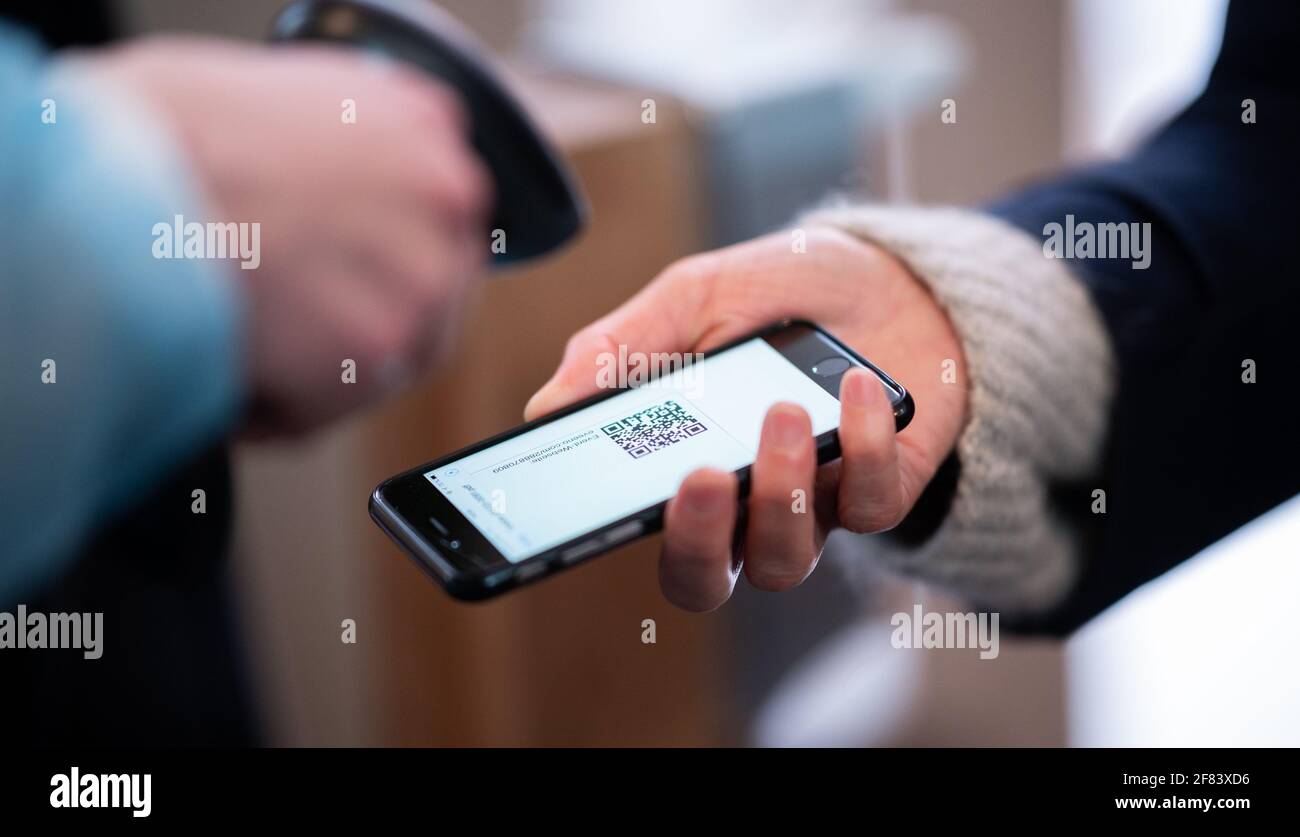 Qr code entrance hi-res stock photography and images - Alamy