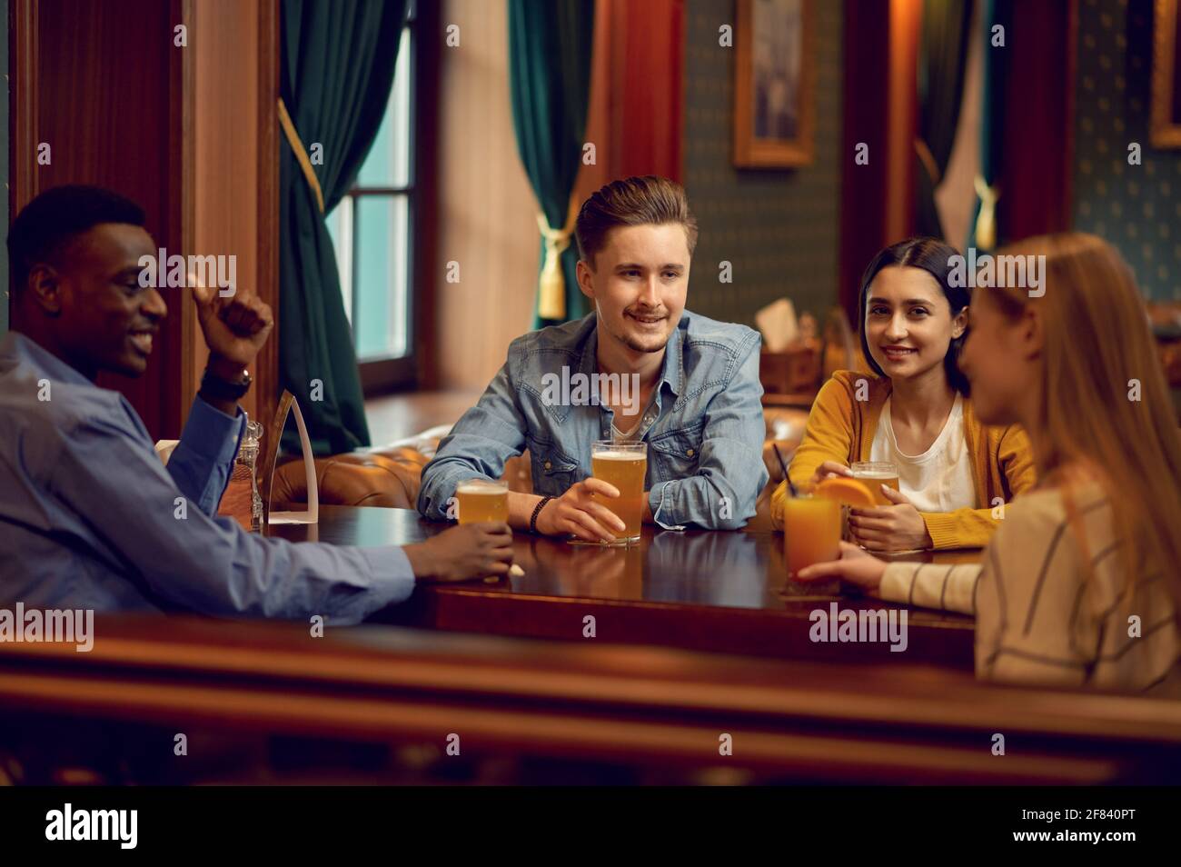 Clink bar hi-res stock photography and images - Alamy