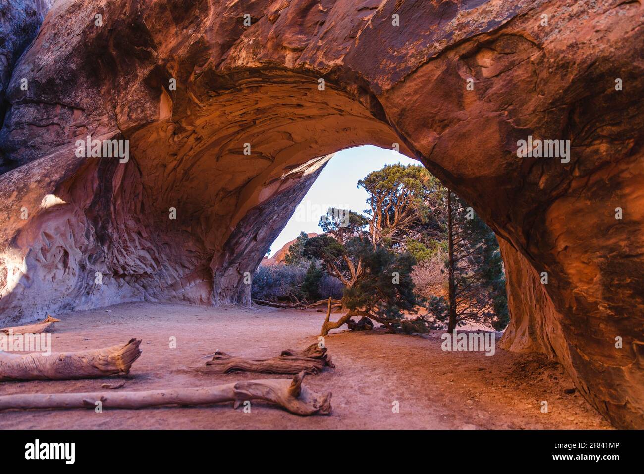 Passage with arches and red ceiling hi-res stock photography and images ...