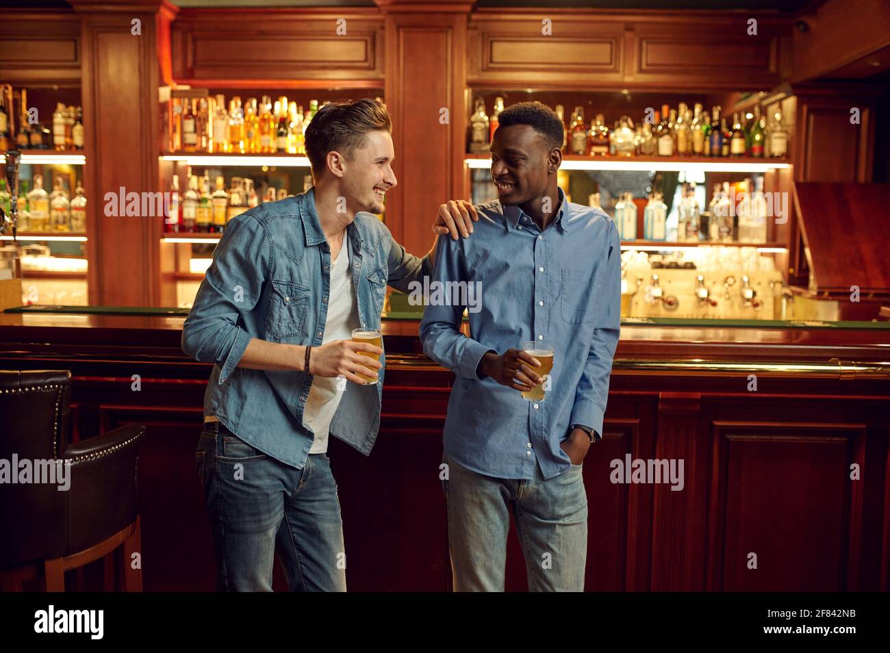 Bar poses hi-res stock photography and images - Alamy