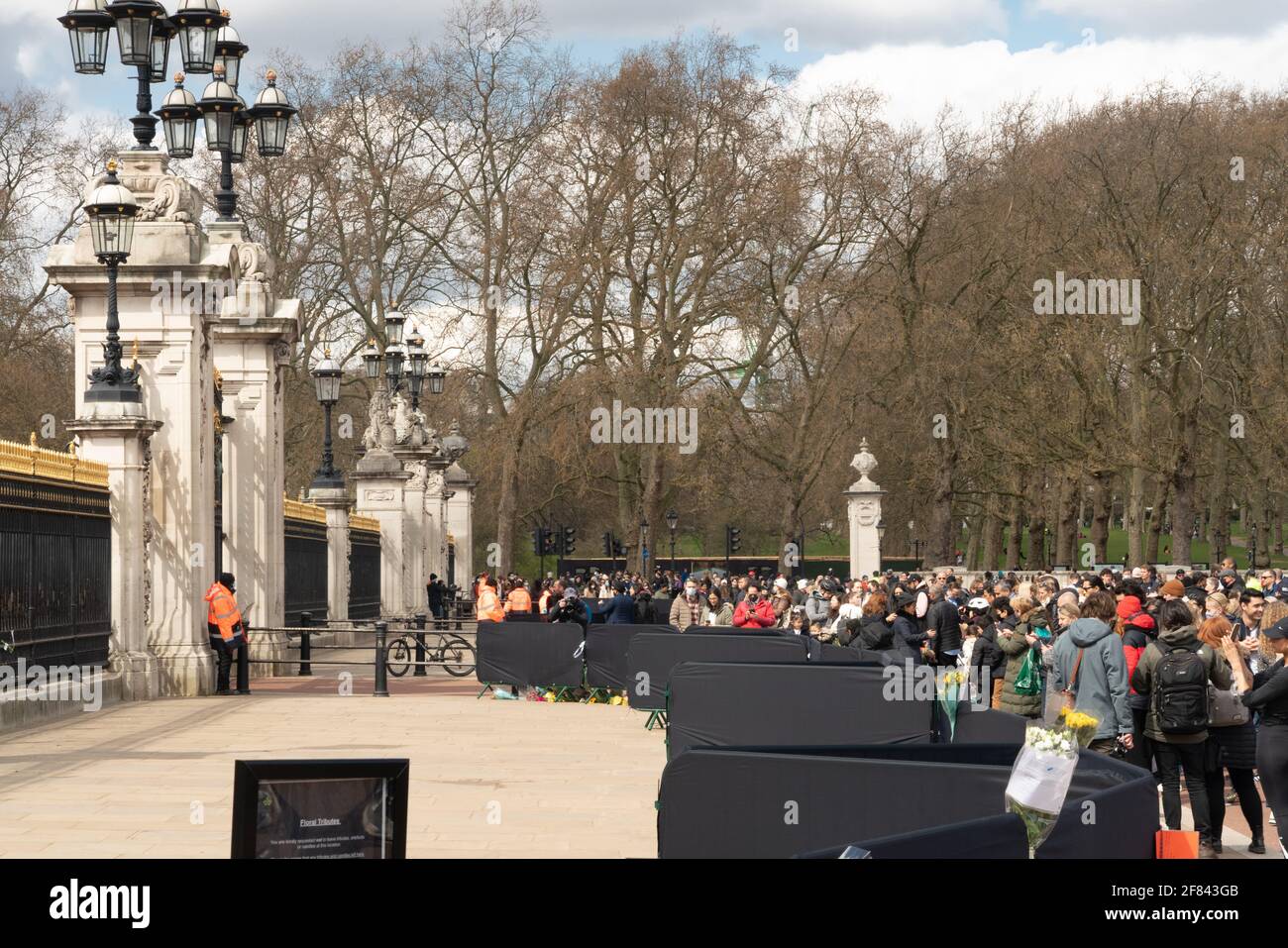 Prince philip suit england hi-res stock photography and images - Alamy