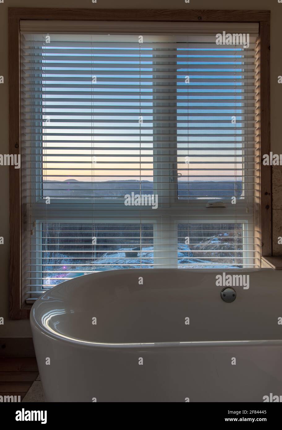 Empty washroom hi-res stock photography and images - Alamy