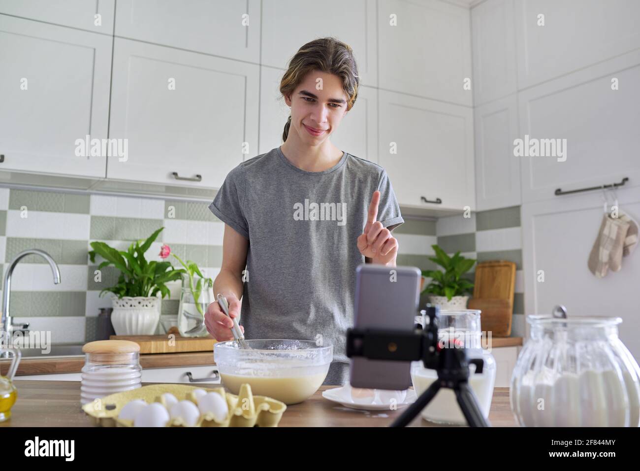 Teen chef food hi-res stock photography and images - Alamy