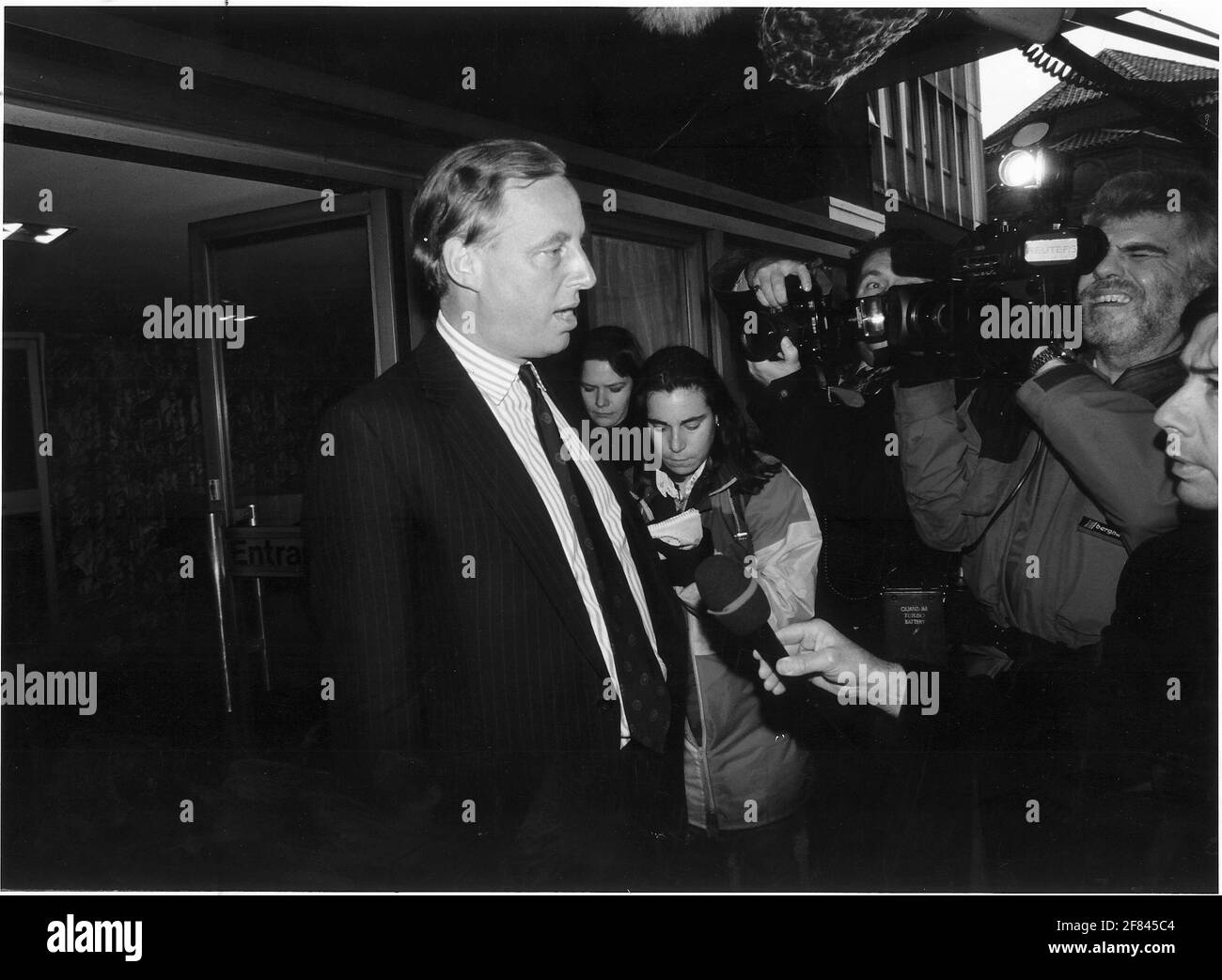 Tim Yeo leaving the DOE Stock Photo - Alamy