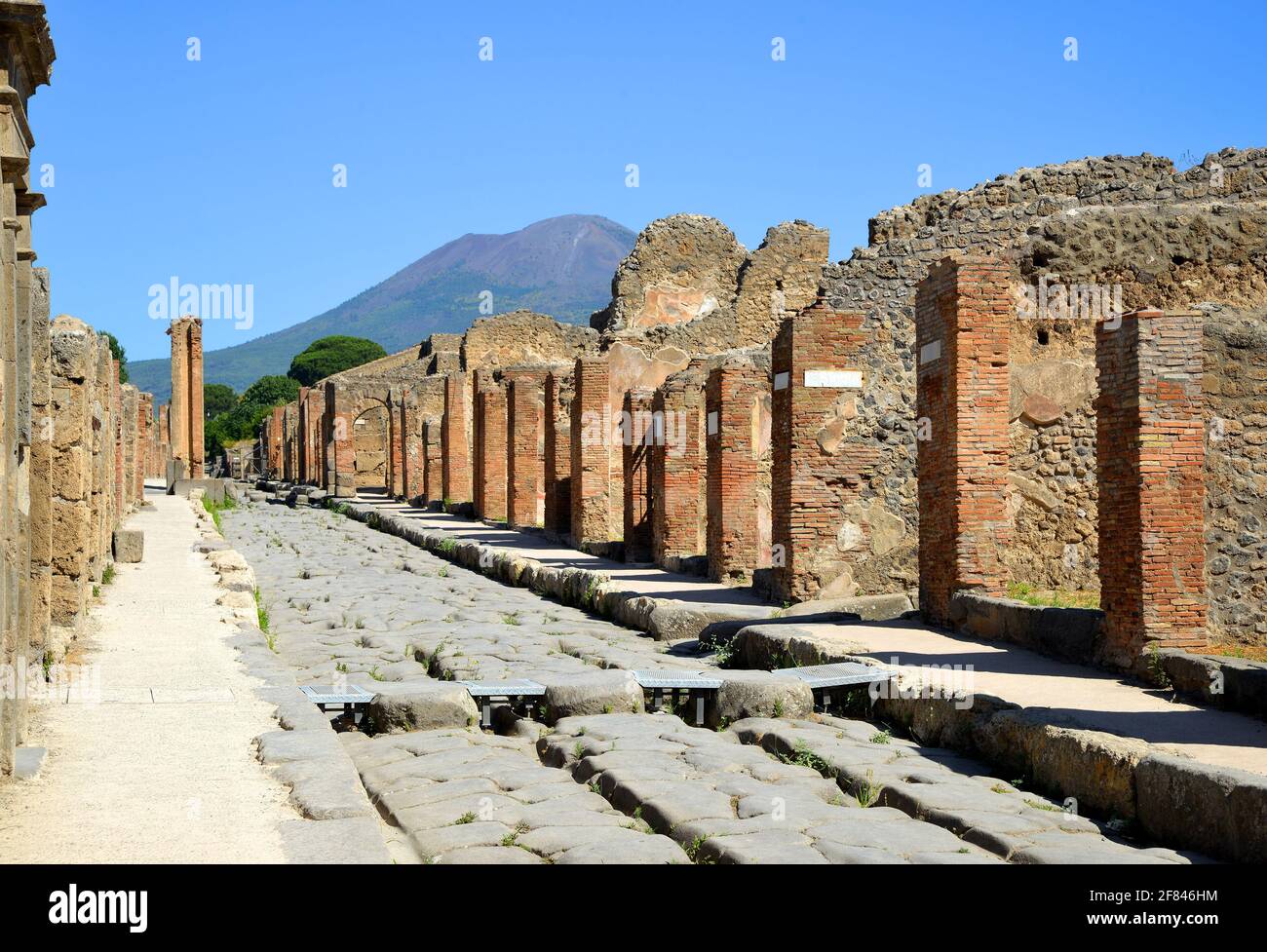 Vesuvius destruction pompeii hi-res stock photography and images - Alamy
