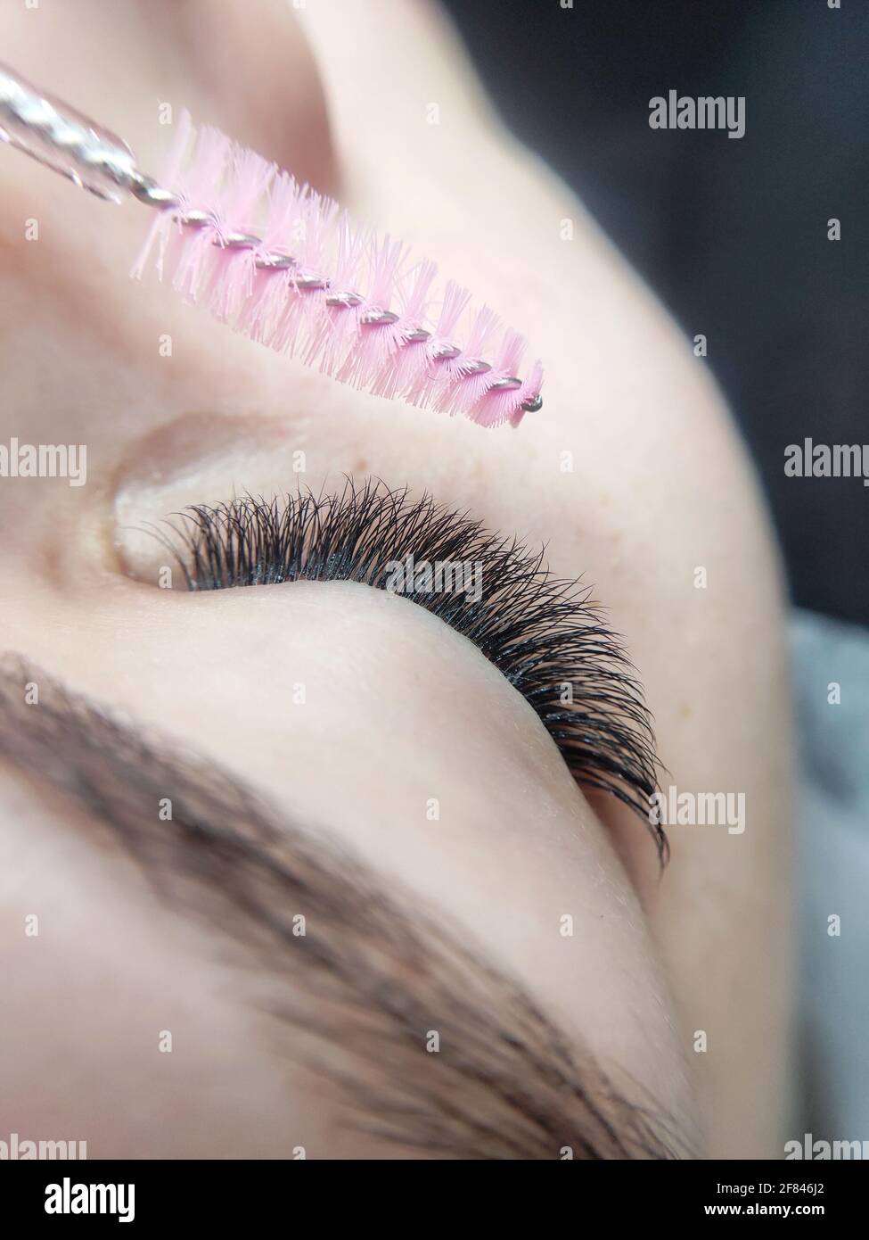 lash extension in beauty salon macro eye Stock Photo - Alamy