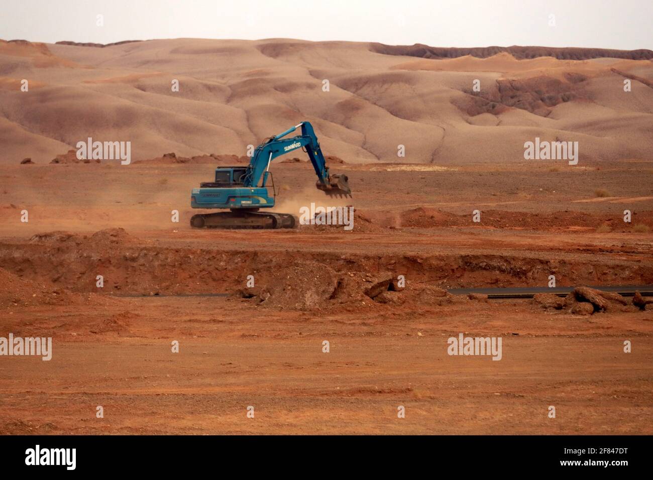 Blauer bagger hi-res stock photography and images - Alamy