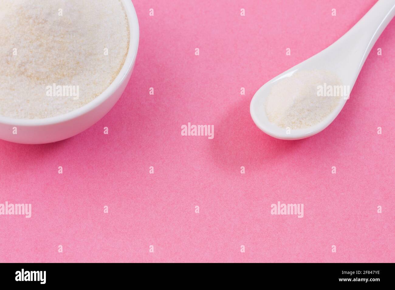Hydrolysed powder collagen - Pink background Stock Photo - Alamy