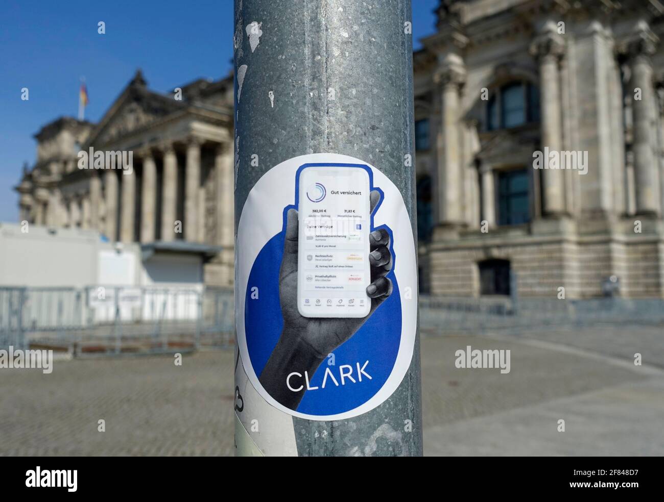 Insurance comparison website hi-res stock photography and images - Alamy