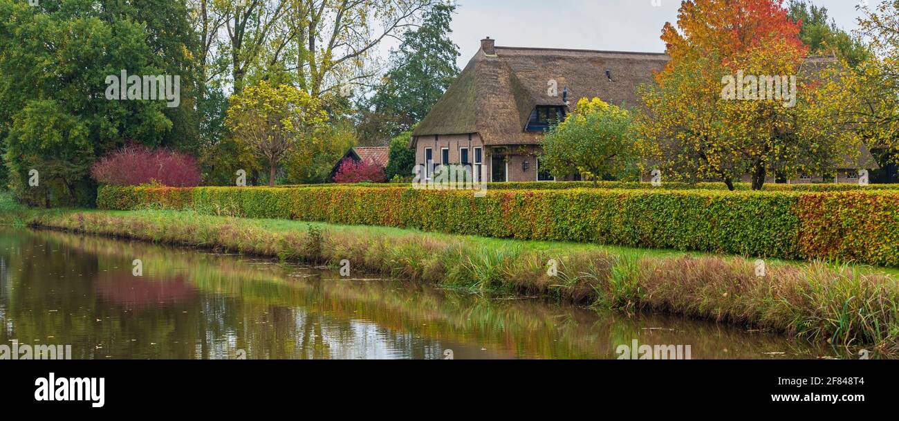 Traditional dutch farmhouse Stock Photo - Alamy