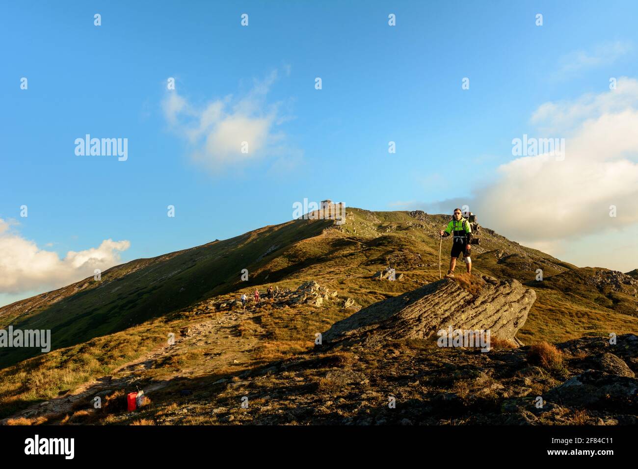 A young man descends from the top of the mountain Pip Ivan, observes ...