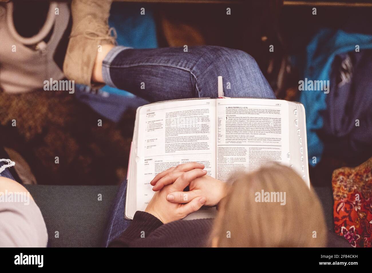 Bible reading congregation hi-res stock photography and images - Alamy