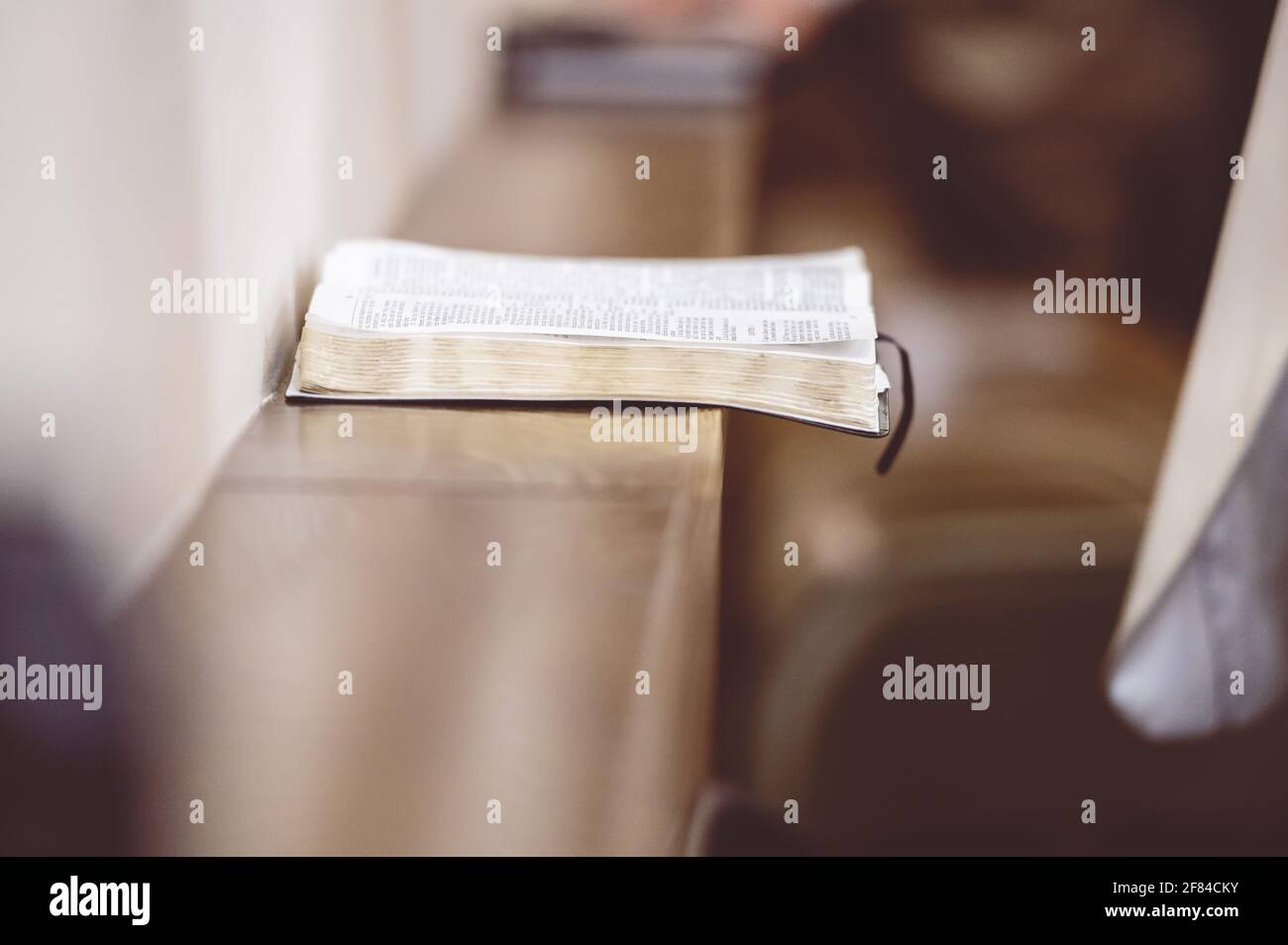 Christian bible reading congregation hi-res stock photography and ...