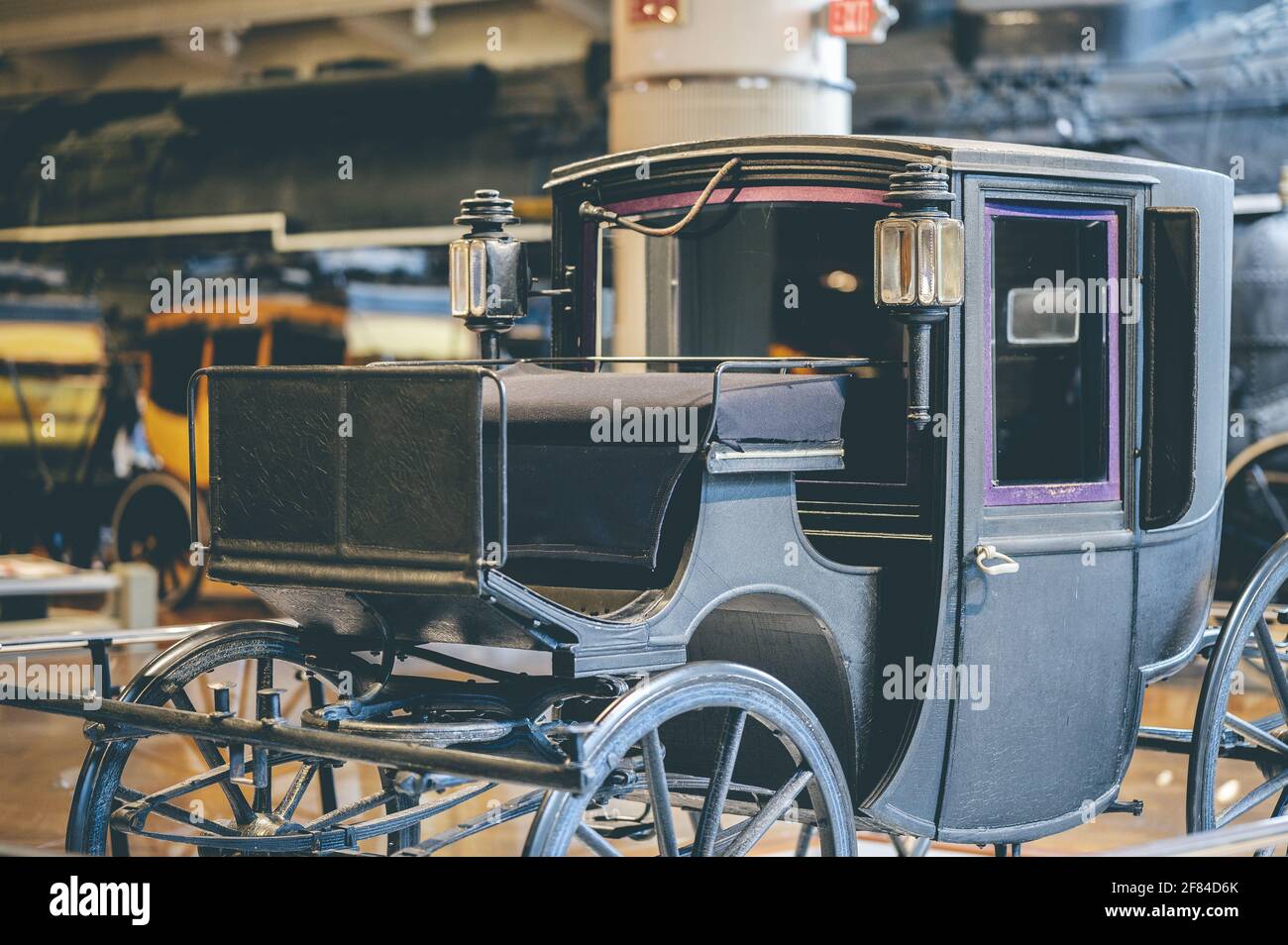 Old vintage carriage hi-res stock photography and images - Alamy