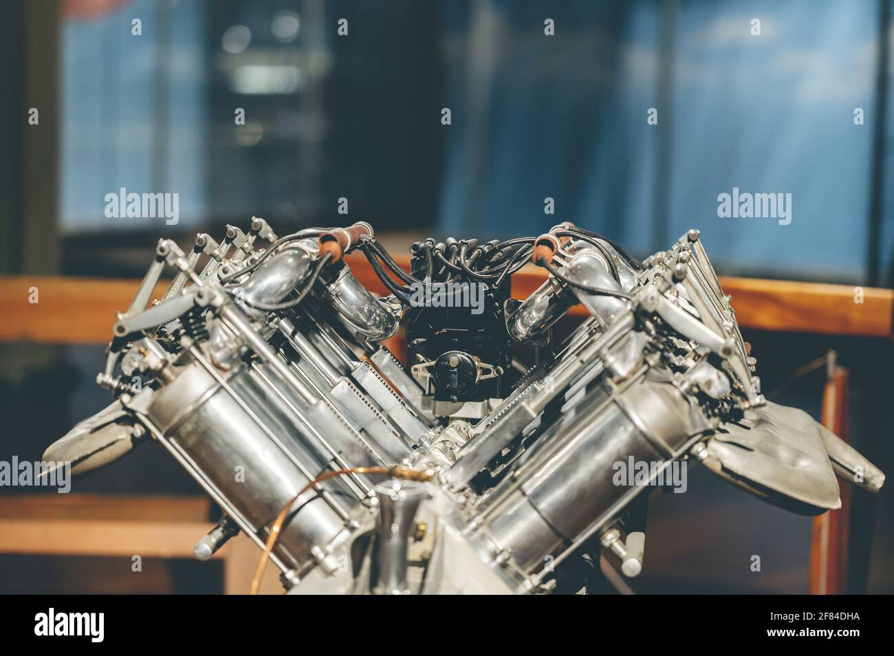 Inline engine hi-res stock photography and images - Alamy