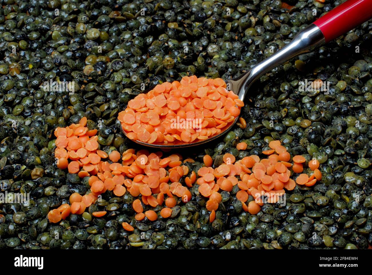 Green vegetable spoon hi-res stock photography and images - Alamy