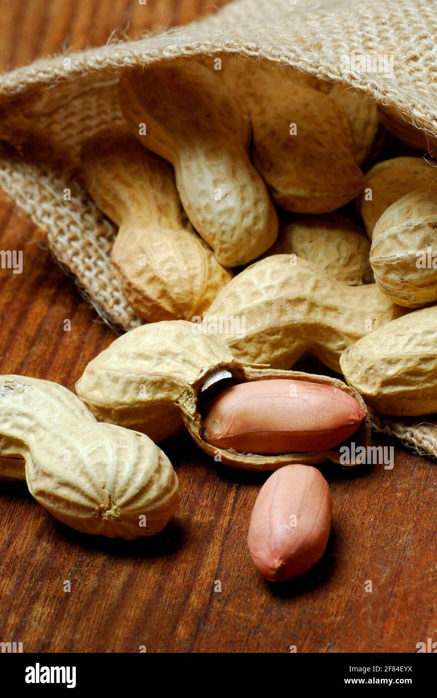 Peanuts or groundnuts (Arachis hypogaea Stock Photo - Alamy