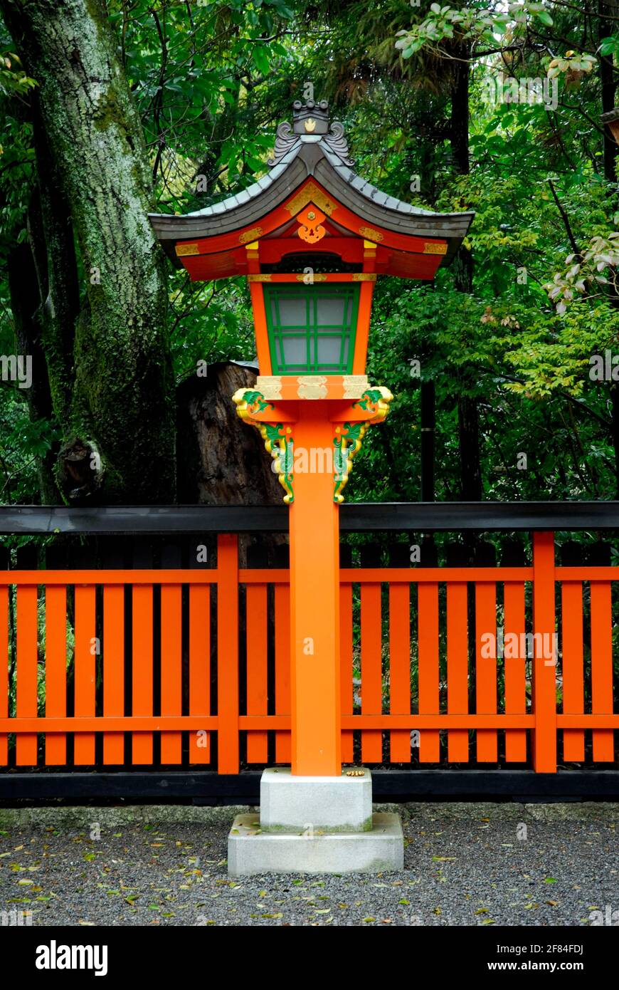 Japanese lantern monument hi-res stock photography and images - Alamy