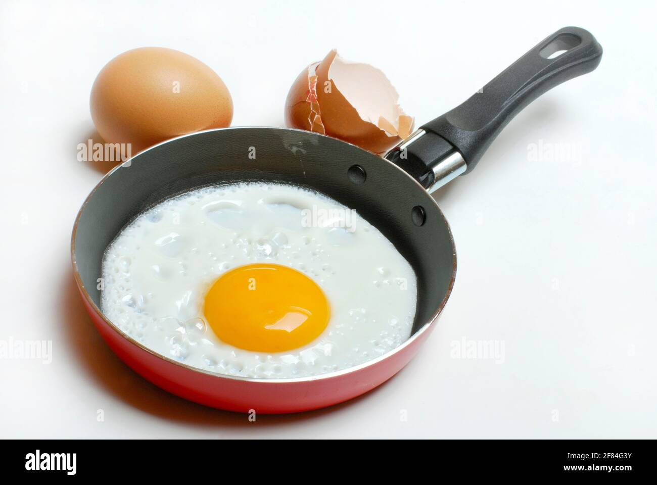 Fried egg in frying pan, chicken egg, egg, fry Stock Photo - Alamy