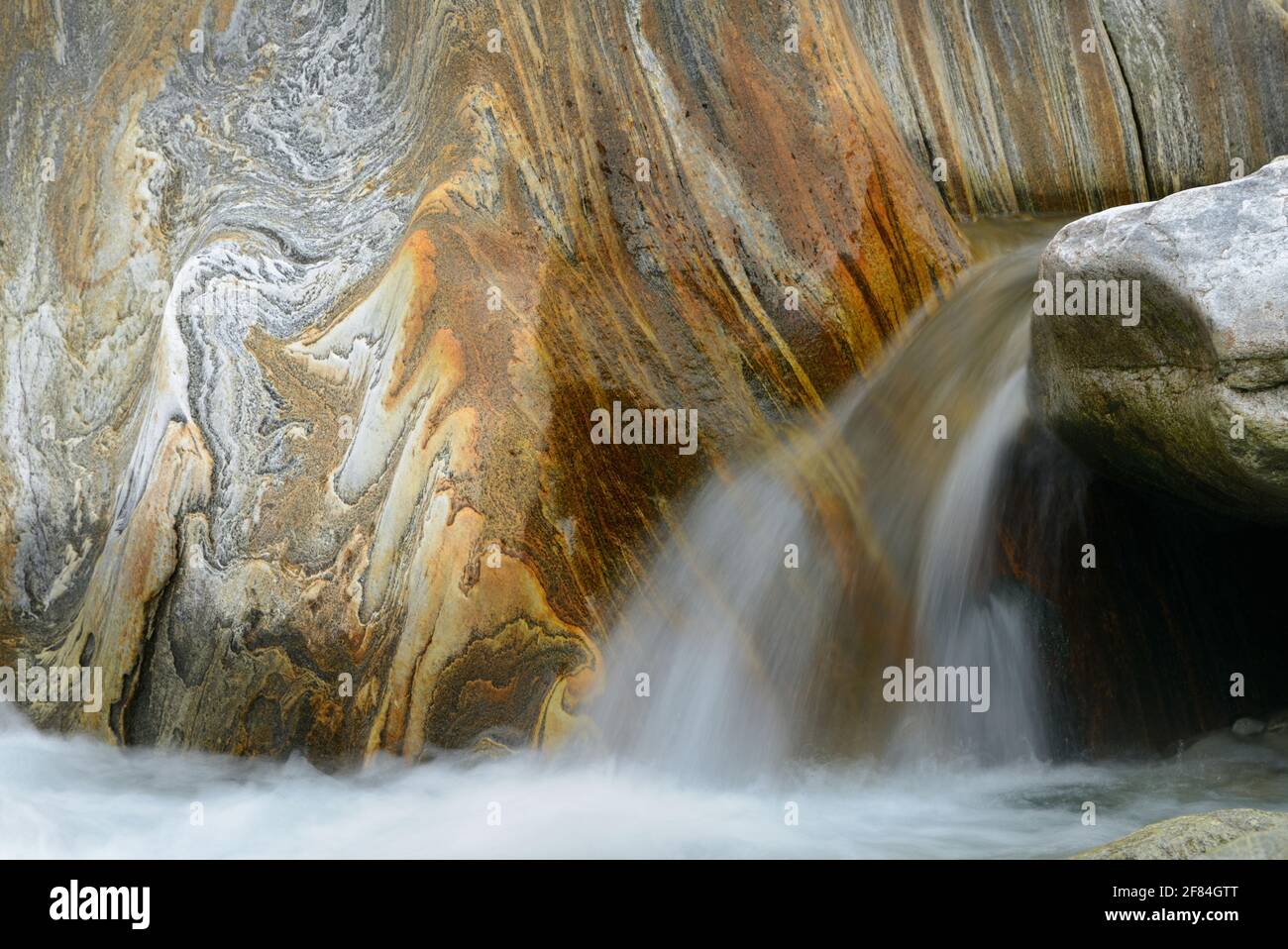 River Verzasca, Ticino, stone structure, rock vein, Valle Verzasca ...