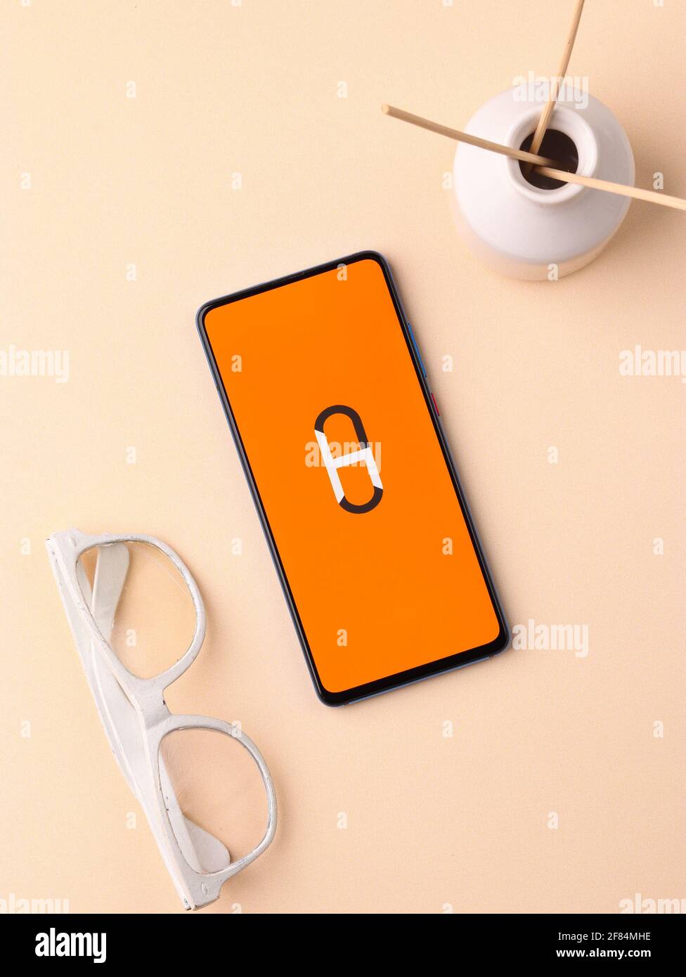 Assam, india - April 10, 2021 : Hubhopper logo on phone screen stock ...