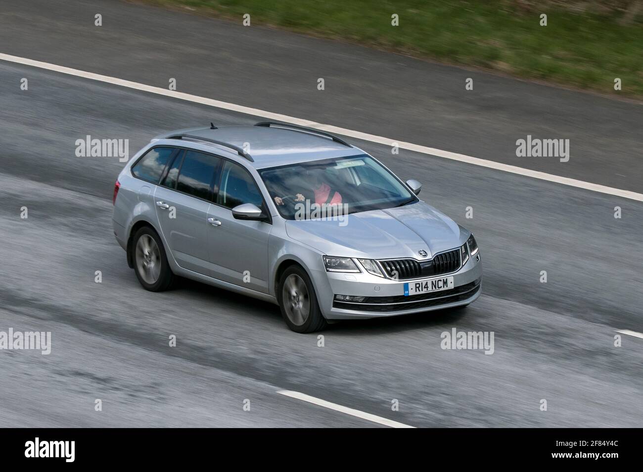 2017 silver skoda octavia se l hi-res stock photography and images - Alamy
