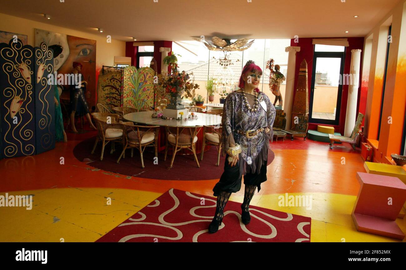Zandra Rhodes Home High Resolution Stock Photography and Images - Alamy