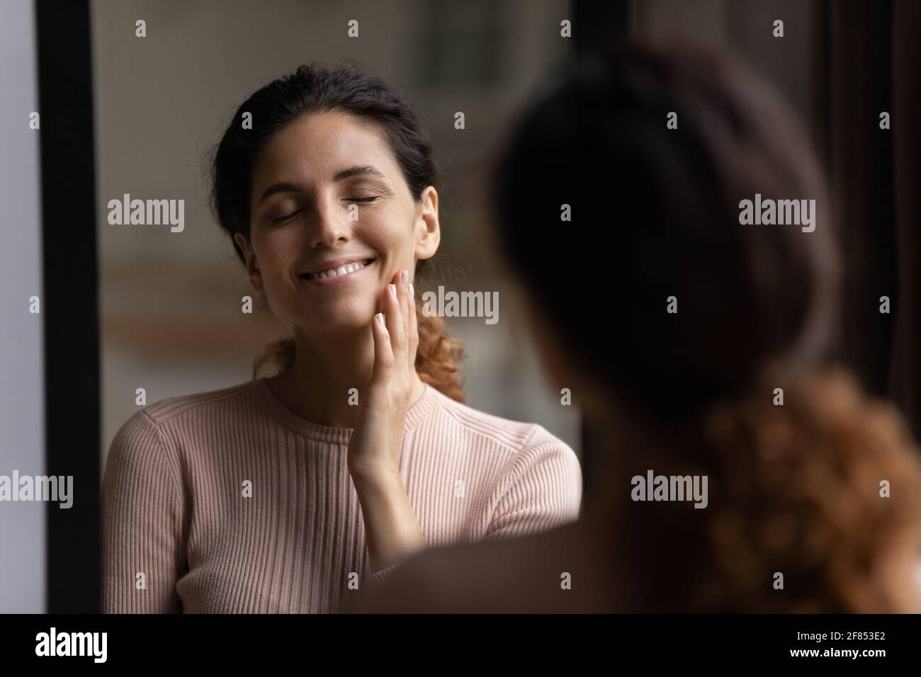 Delighted customer hi-res stock photography and images - Alamy