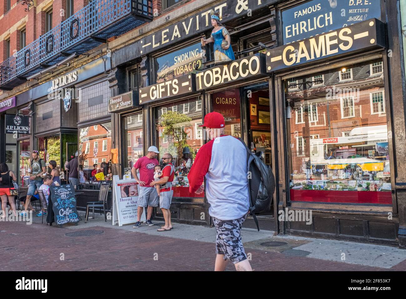 Cambridge street photography cambridge hi-res stock photography and ...