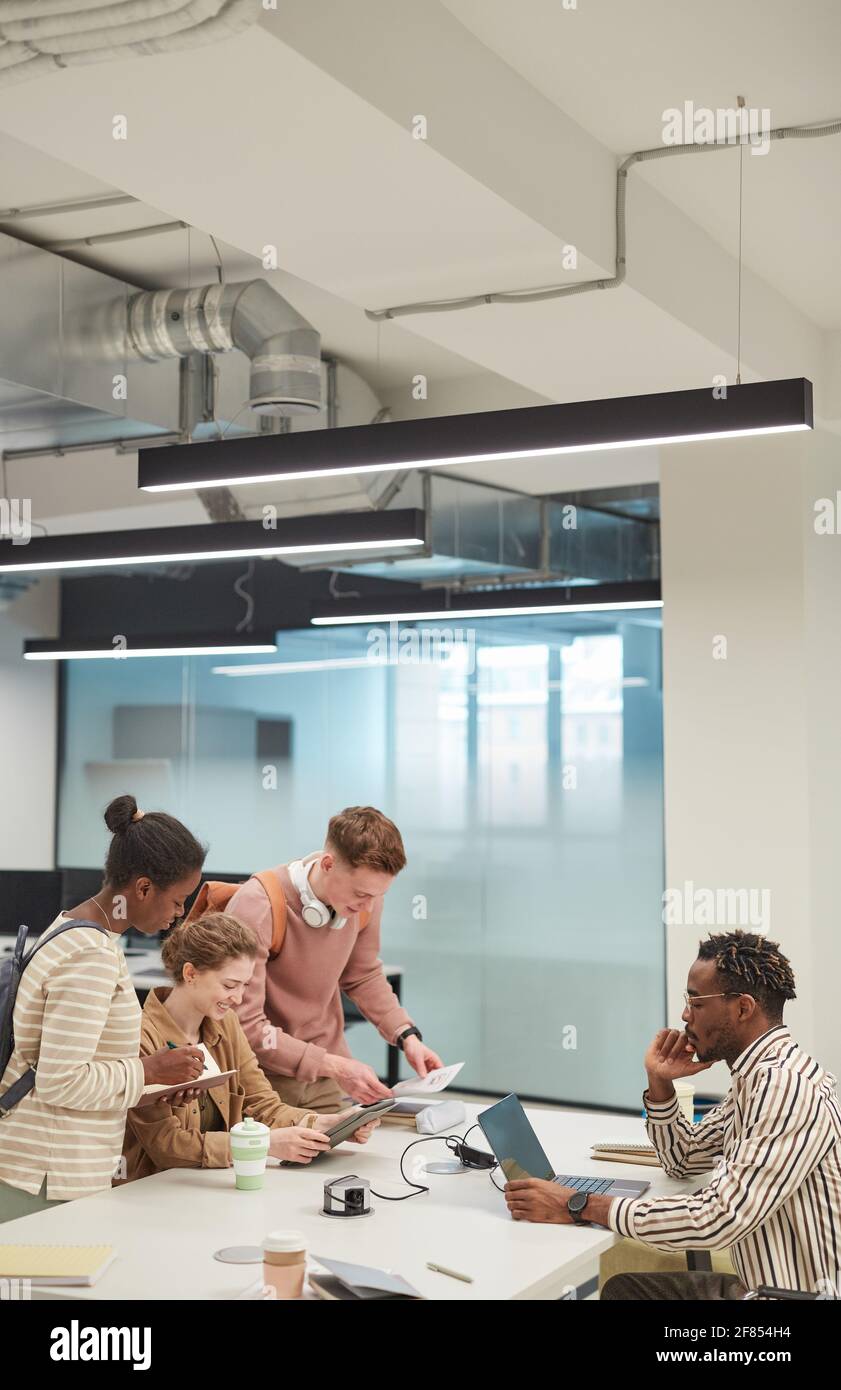 Group work at school hi-res stock photography and images - Alamy