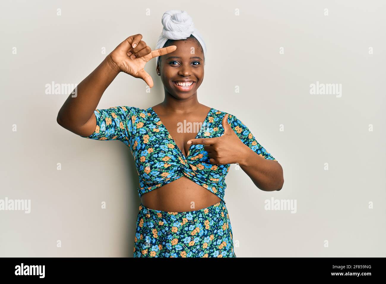Young african woman wearing hair turban and african style smiling ...