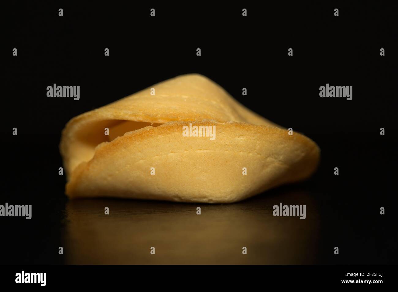Fortune cookies restaurant hi-res stock photography and images - Alamy