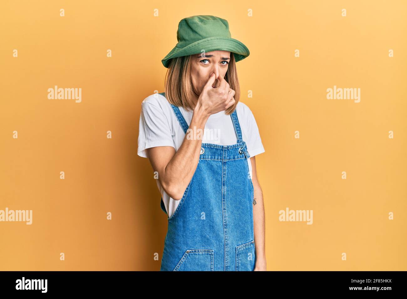 Bucket Hat Outfit 90s