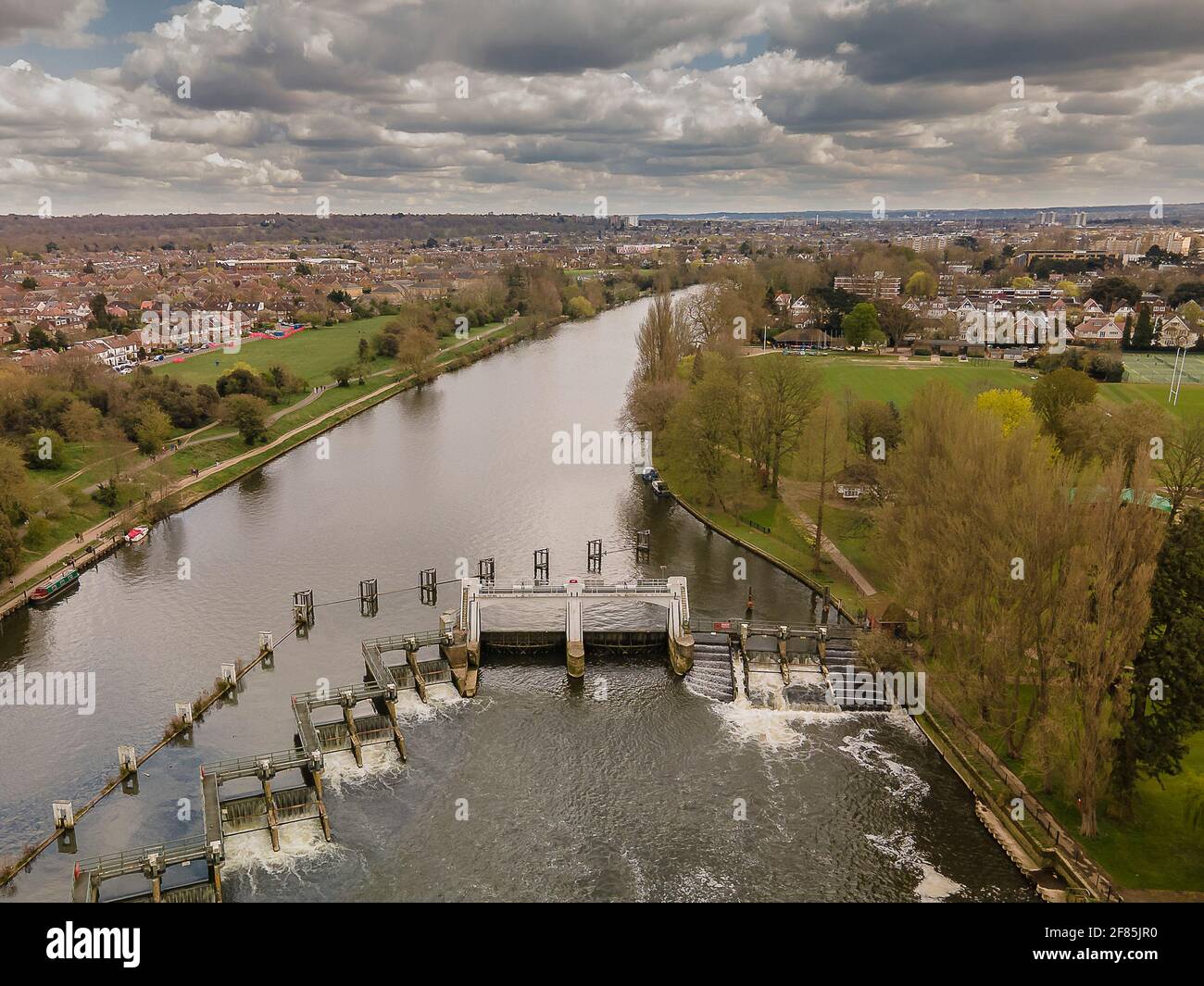 Thames teddington teddington hi-res stock photography and images - Alamy
